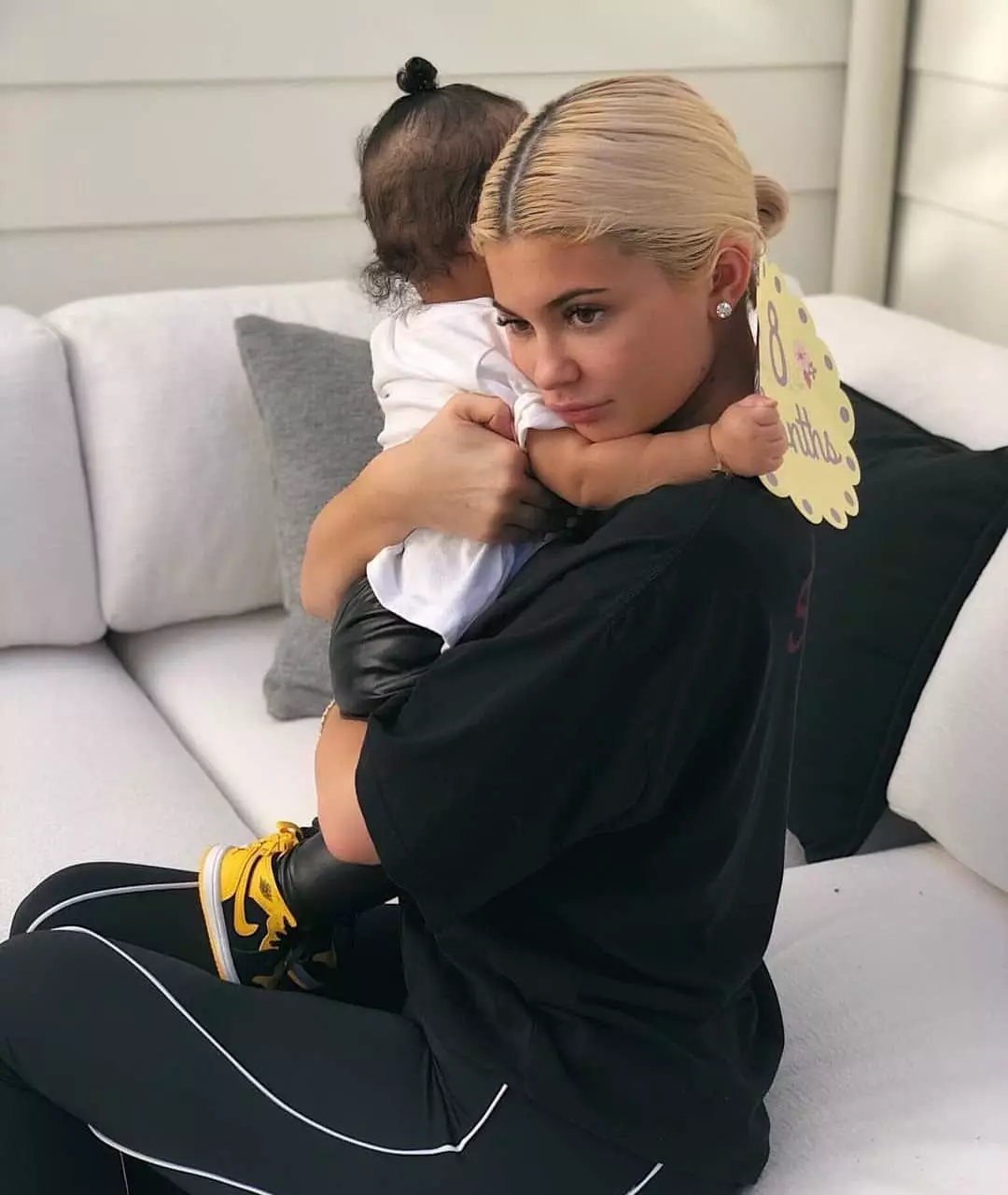 Raising Stormi: 14 Bagay Kylie pa kite ti bebe milya dola li fè (+ 7 li fè) 11276_5