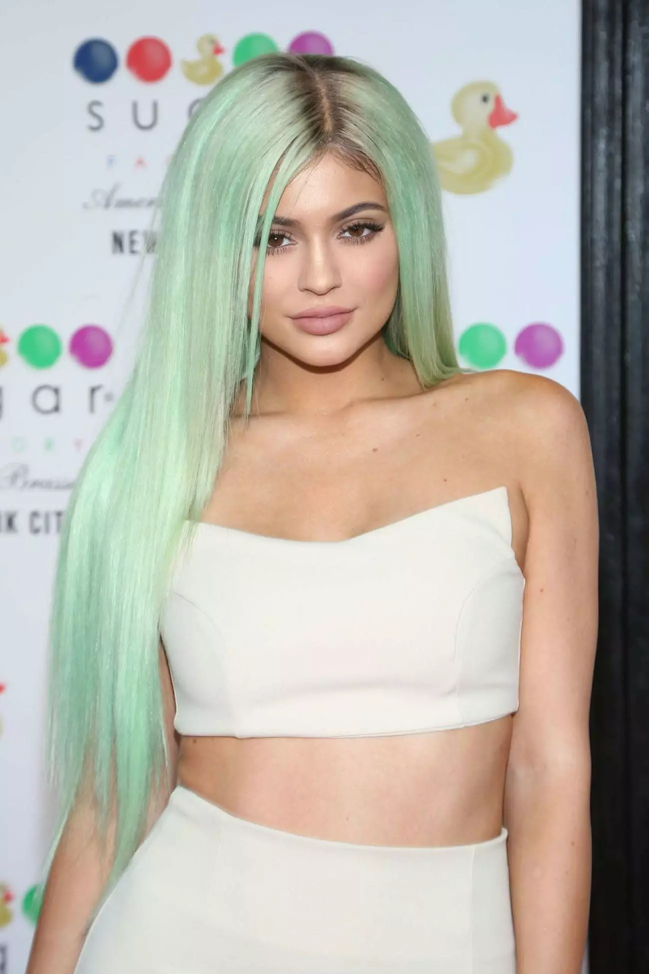 26 Pics Sodisfaċenti Ta' Kylie Jenner: L-Unicorn tax-xagħar 11892_6