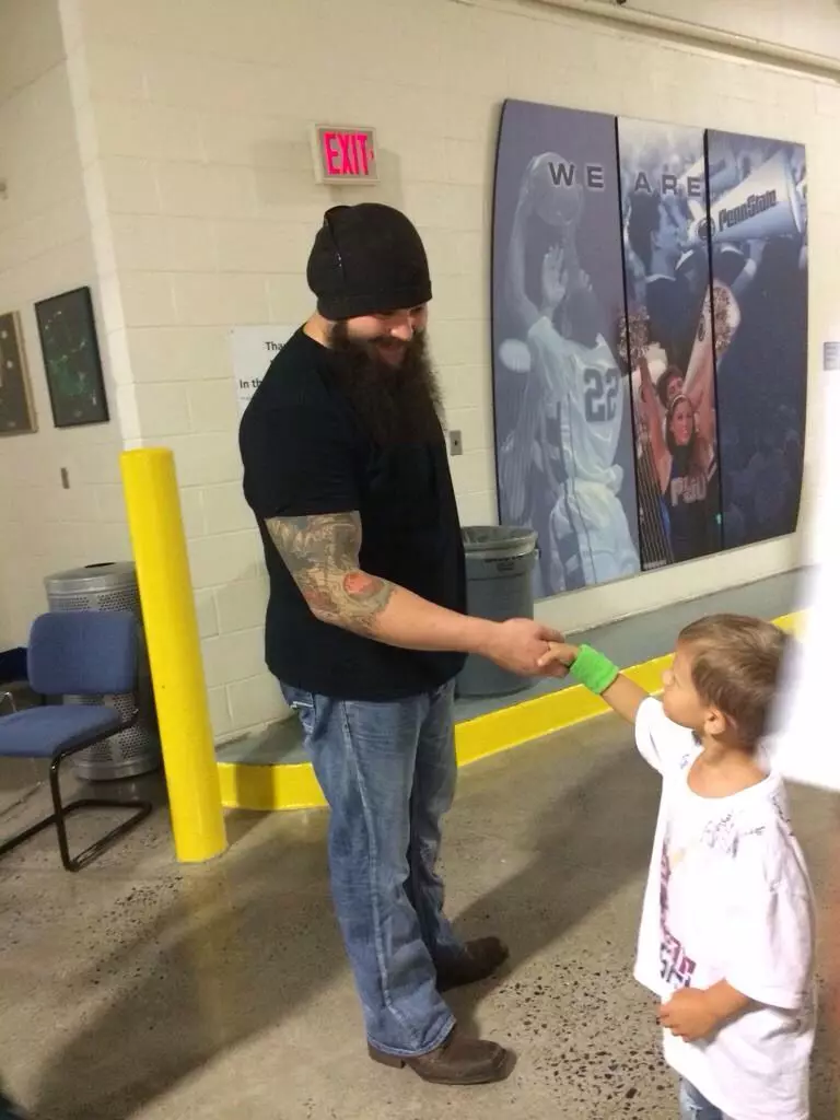 16 WWE Stars Who Are Total Softies Behind The Scene (+4 Who Sinn Net) 12030_18