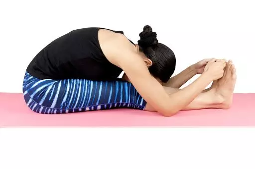 10 Yoga Poses na Dapat Gawin Bago matulog 1335_8