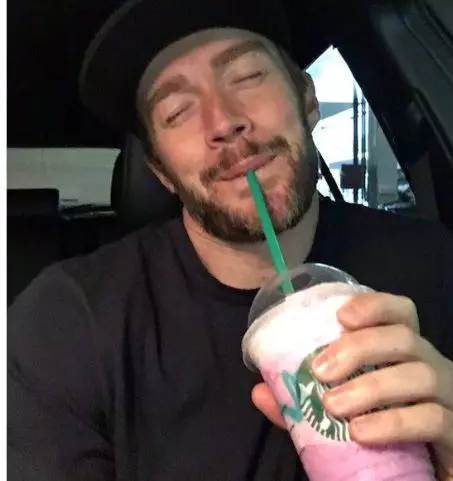 “Starbucks Unicorn Frappuccino” -a 15 sany gülkünç Celeb reaksiýasy 14650_9