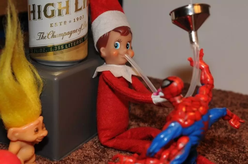 7 Bedste Og 7 Værste Elf On The Shelf Moments 17530_10