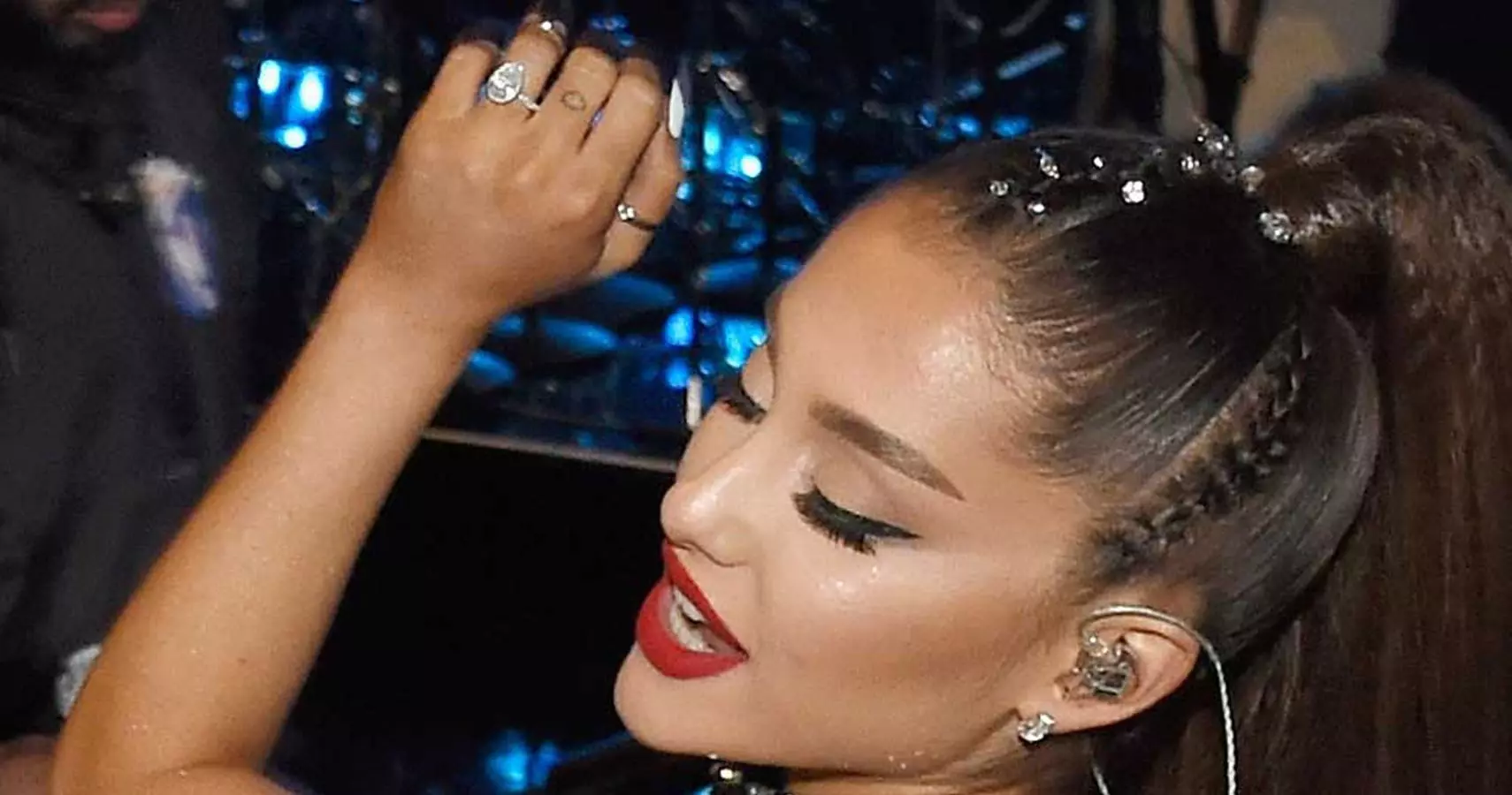 Ariana Grande Atanga Glimpses Impeta Yogusezerana kwa Pete Davidson 2646_0