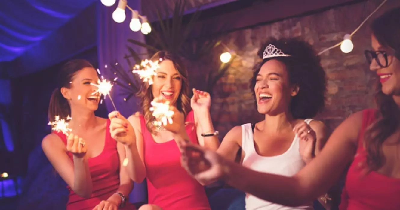 Làm thế nào để lập kế hoạch cho những người bạn tốt nhất của bạn Bachelorette