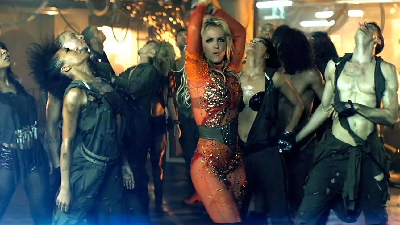 Ranking Busana Video Musik Paling Apik Britney Spears 3227_9