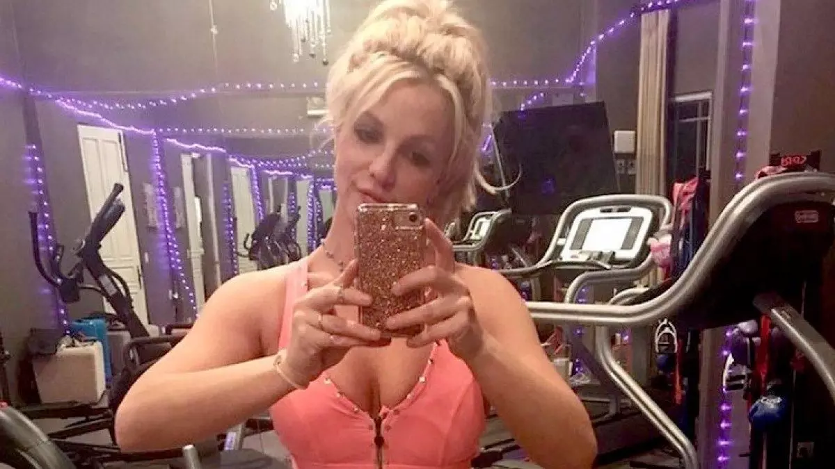 18 Britney Spears-en entrenamendu-argazkiak Bere entrenatzaile pertsonaleko mutil-laguna harro dago 4249_13