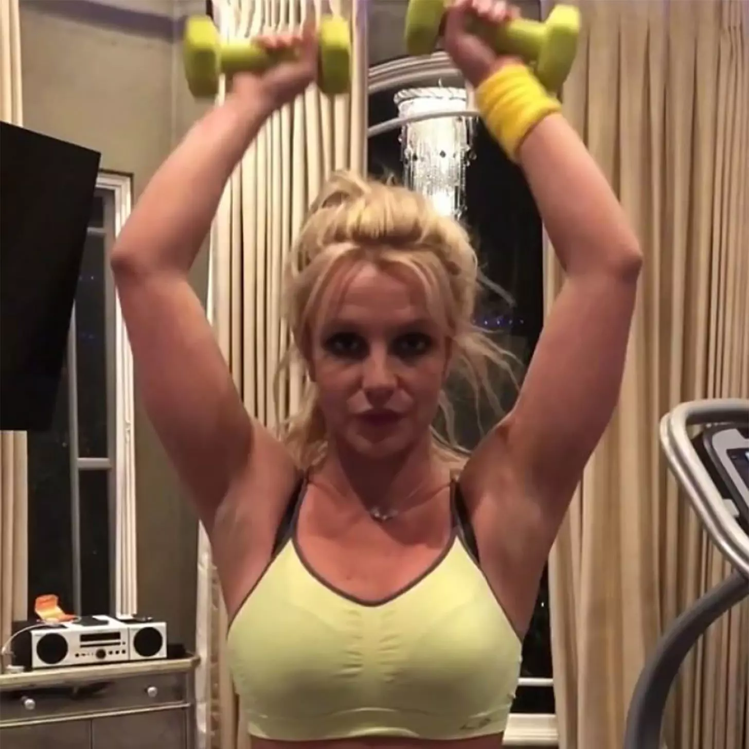 18 Britney Spears လေ့ကျင့်ခန်းဓာတ်ပုံများ သူမ၏ Personal Trainer ချစ်သူသည် အမှန်တကယ် ဂုဏ်ယူမိပါသည်။ 4249_4