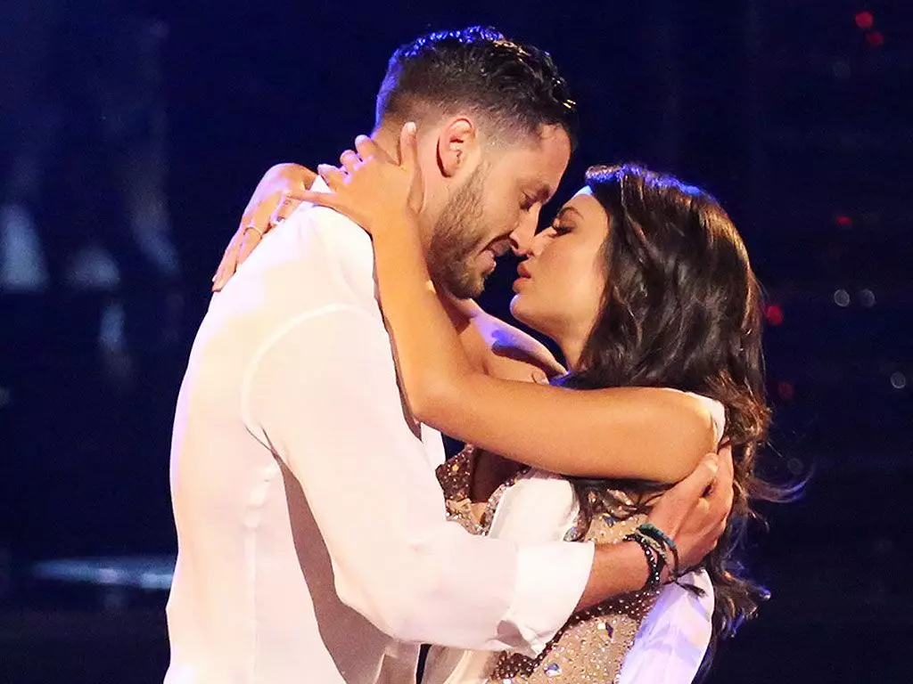 15 'Dancing With The Stars' Partnerschaften déi méi wéi nëmme professionell waren 4391_7