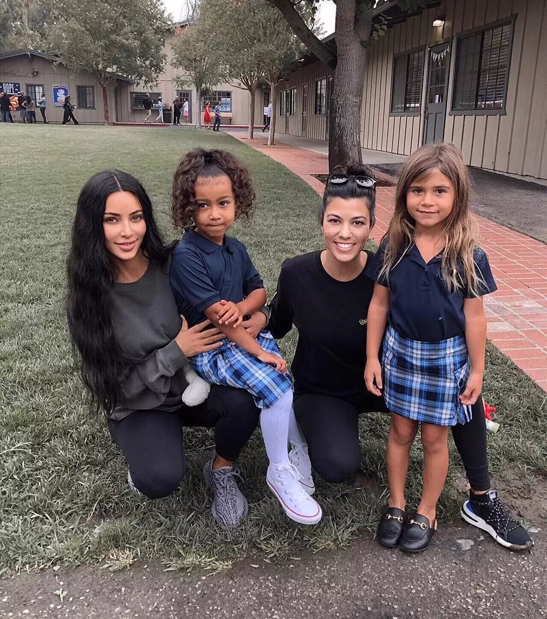 Kardashians vs. Teen Mom: 20 manieren wêrop se har bern oars grutbringe 5318_3