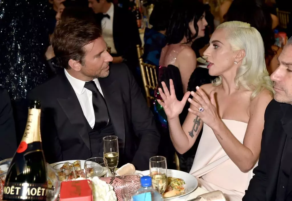 20 Alasan Hubungan Lady Gaga & Bradley Cooper Membuat Hati Kita Meleleh 5367_19