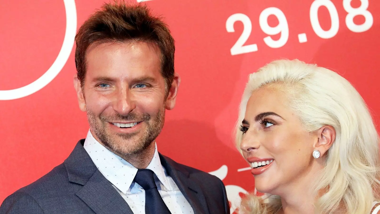 20 Alasan Hubungan Lady Gaga & Bradley Cooper Membuat Hati Kita Meleleh 5367_7