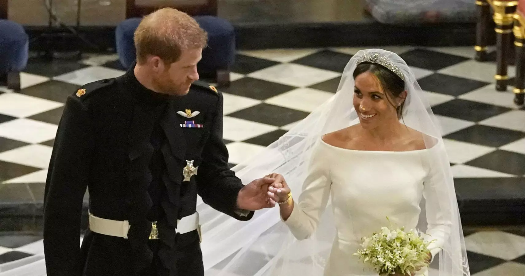 Hãy xem nghệ thuật làm móng này được lấy cảm hứng từ Hoàng tử Harry và Meghan Markle 5508_0