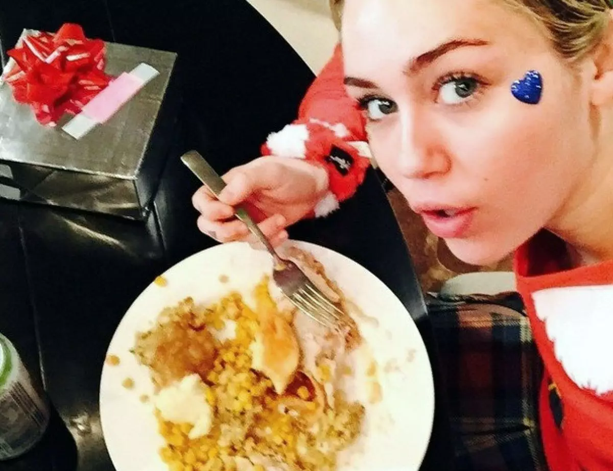 10 Postingan Miley Cyrus Yang Membuat Kami Mencintainya (+ 10 Dia Seharusnya Tidak Memposting) 5639_14