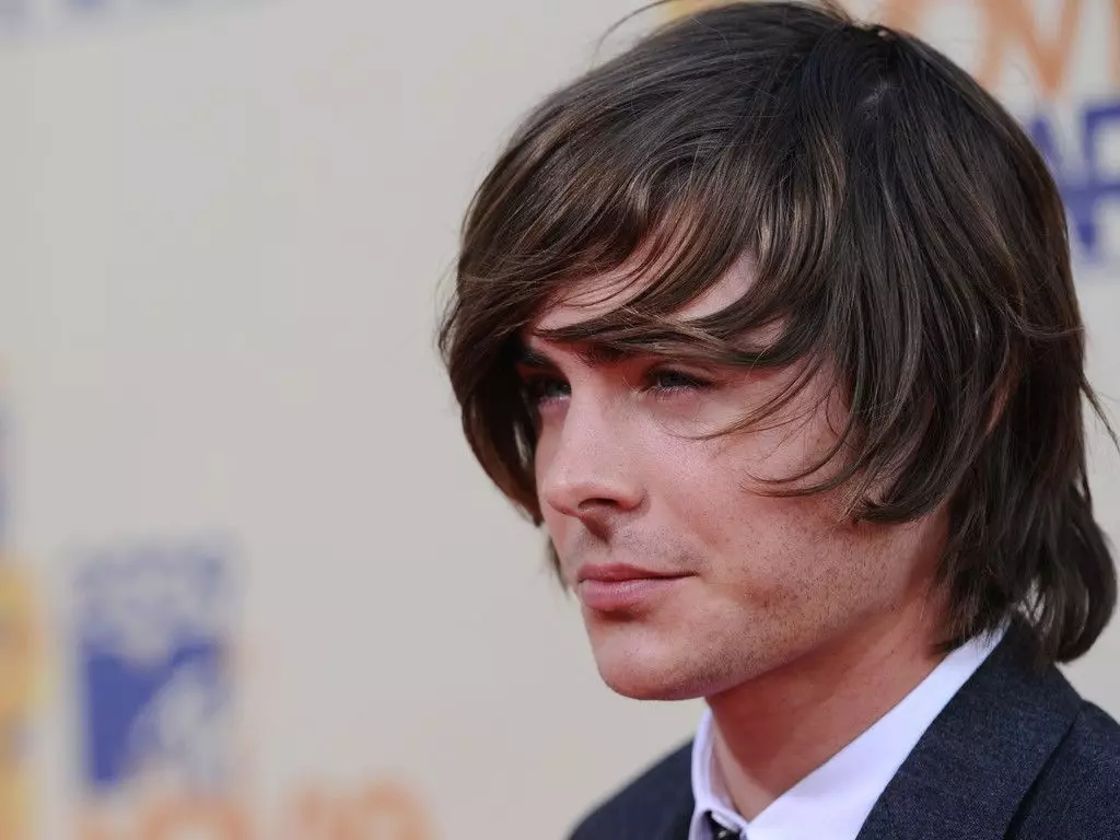 High School Musical To Ted Bundy: 23 Photos of Zac Efron's Evolution to Manhood 6043_10