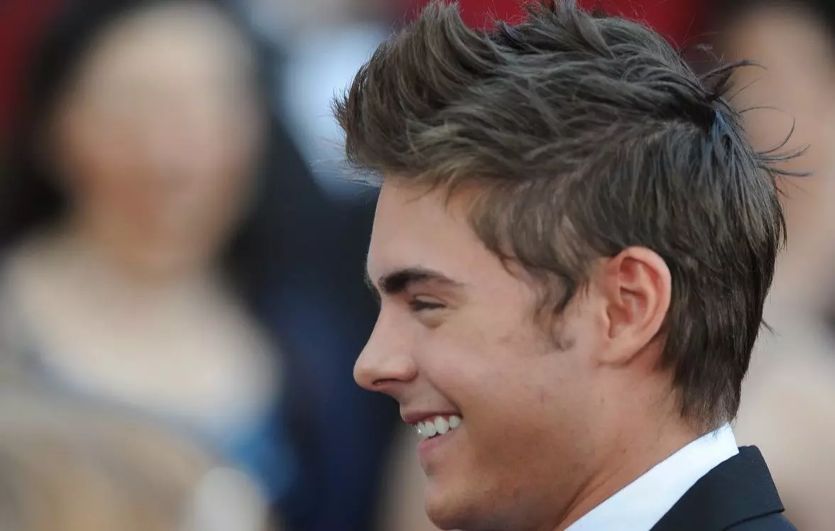High School Musical To Ted Bundy: 23 Photos of Zac Efron's Evolution to Manhood 6043_12