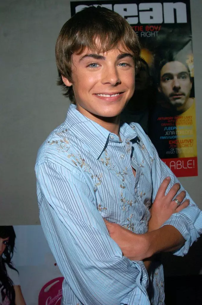 High School Musical To Ted Bundy: 23 Photos of Zac Efron's Evolution to Manhood 6043_5