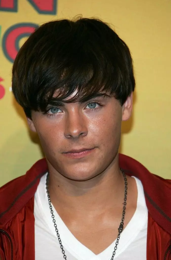 High School Musical To Ted Bundy: 23 Photos of Zac Efron's Evolution to Manhood 6043_6