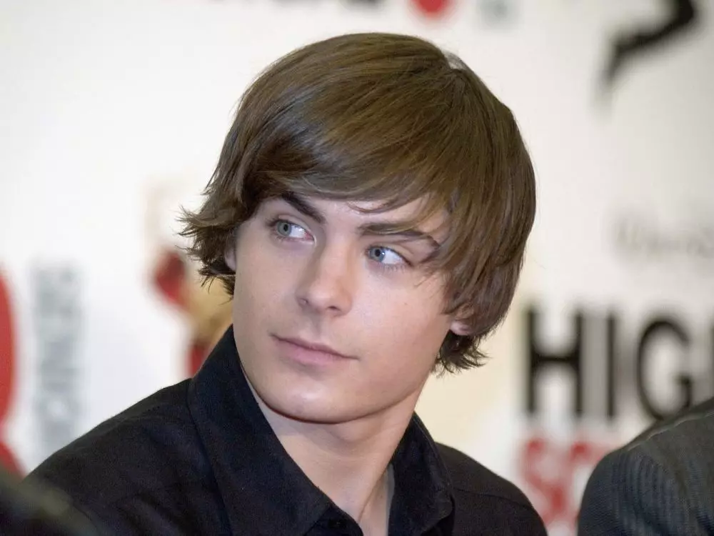 High School Musical To Ted Bundy: 23 Photos of Zac Efron's Evolution to Manhood 6043_8