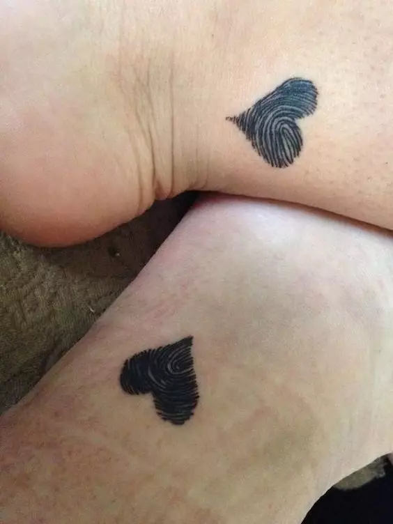 Für Sie und Ihn: 20 Paar-Tattoos, die Sie mit Boo bekommen können 6579_14