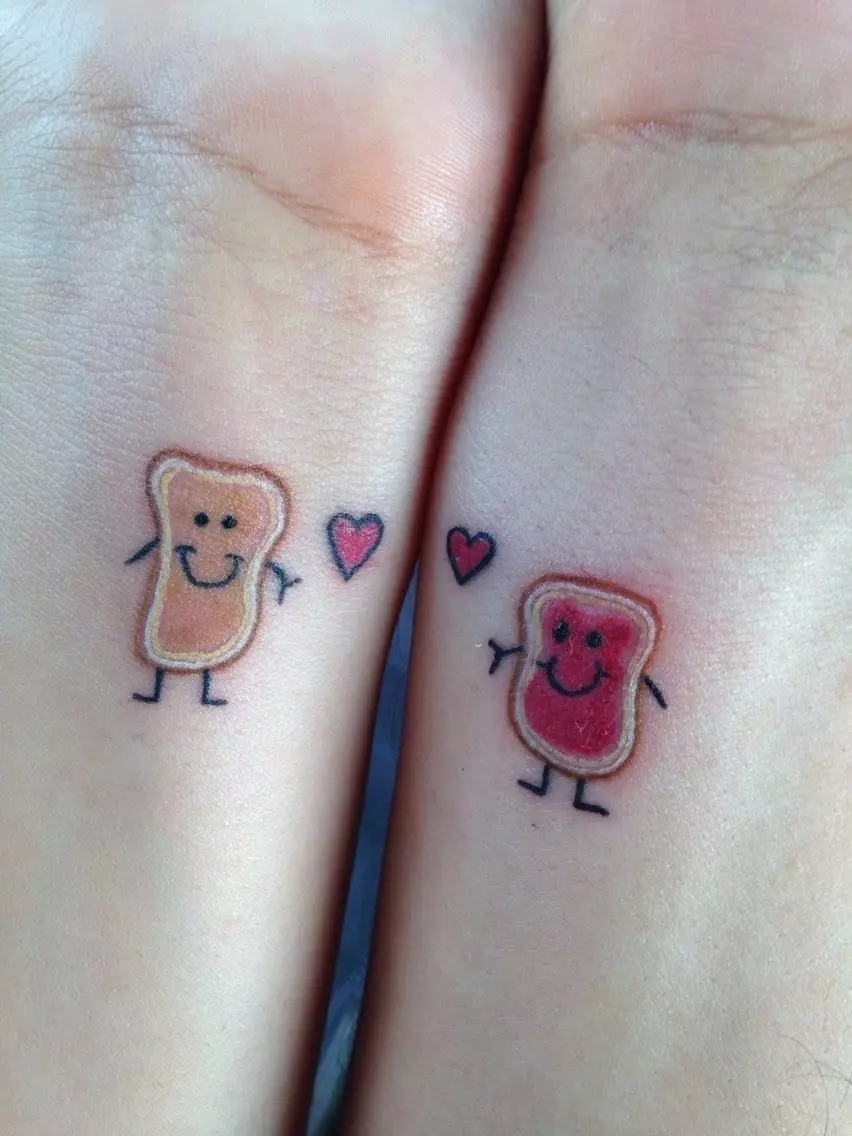 Für Sie und Ihn: 20 Paar-Tattoos, die Sie mit Boo bekommen können 6579_15