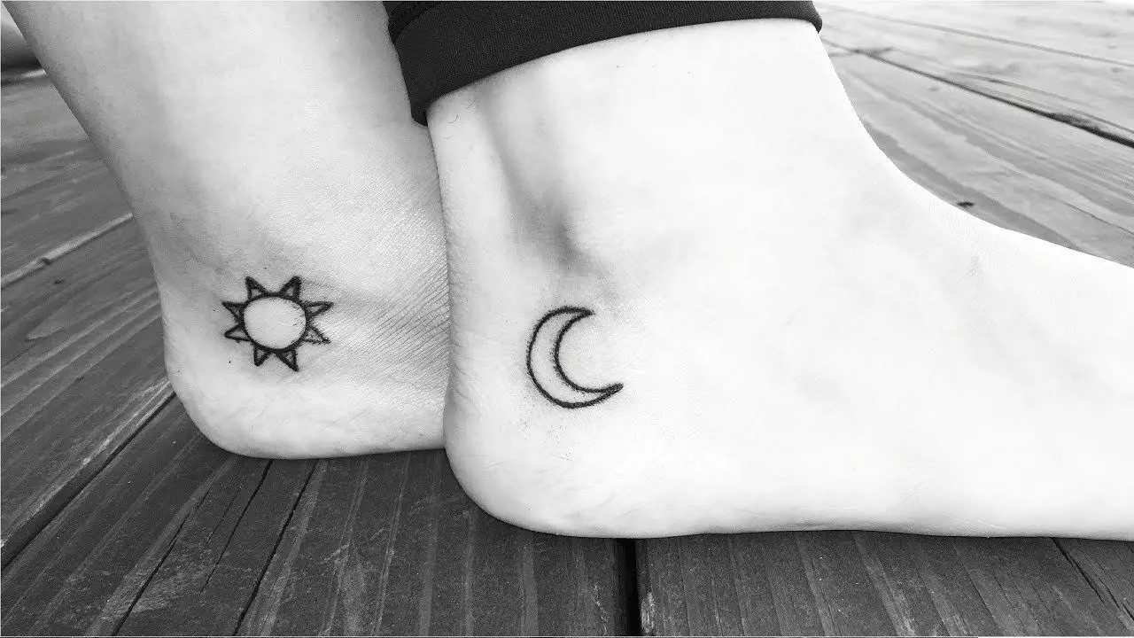 Für Sie und Ihn: 20 Paar-Tattoos, die Sie mit Boo bekommen können 6579_5