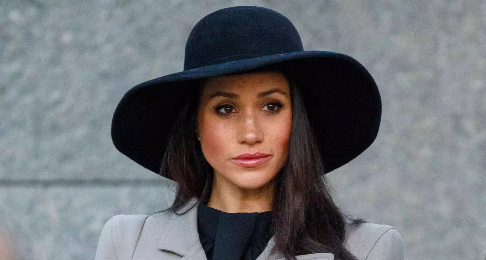 Crëwyd Hoff Brand Dillad Noson Hoff Newydd Meghan Markle Gan Mam i Ddau 7737_0