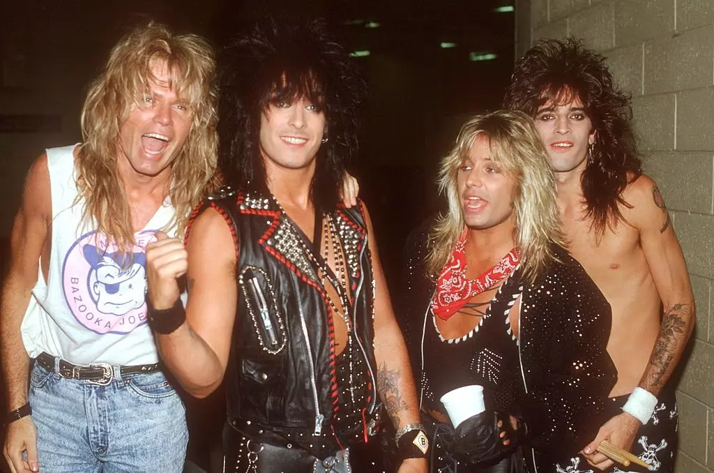 Albumên Mötley Crüe yên Herî Serkeftî yên Hemî Demê, Rêz kirin 818_9