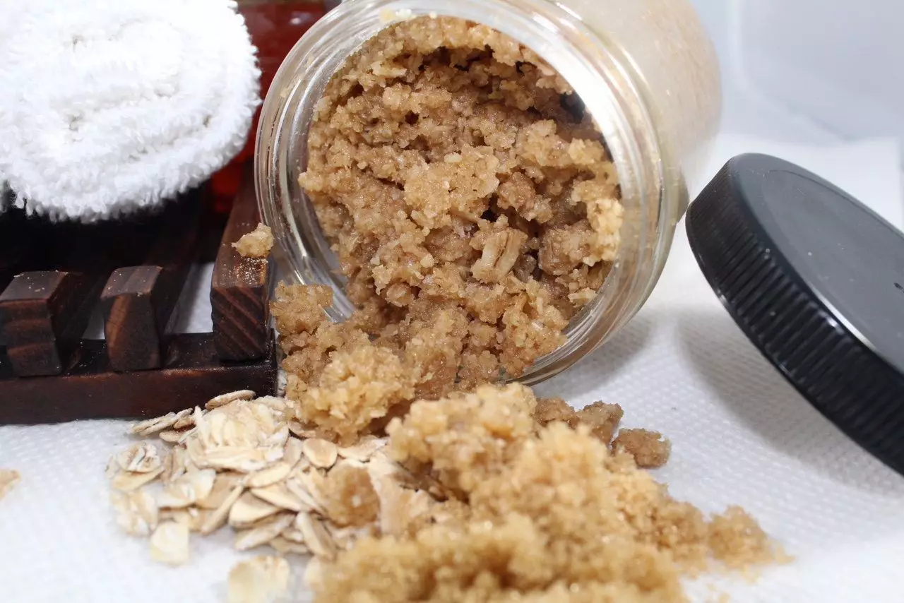 DIY: 20 Exfoliating BodyScrubs ដើម្បីធ្វើនៅផ្ទះសម្រាប់ស្បែកឆ្នេរដែលត្រៀមរួចជាស្រេច 8305_12