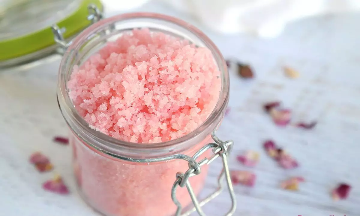 DIY: 20 эксфолиатсиякунандаи BodyScrubs барои дар хона барои пӯсти ба соҳил омода сохтан 8305_3