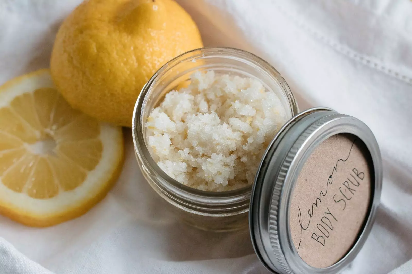 DIY: 20 Exfoliating BodyScrubs ដើម្បីធ្វើនៅផ្ទះសម្រាប់ស្បែកឆ្នេរដែលត្រៀមរួចជាស្រេច 8305_6