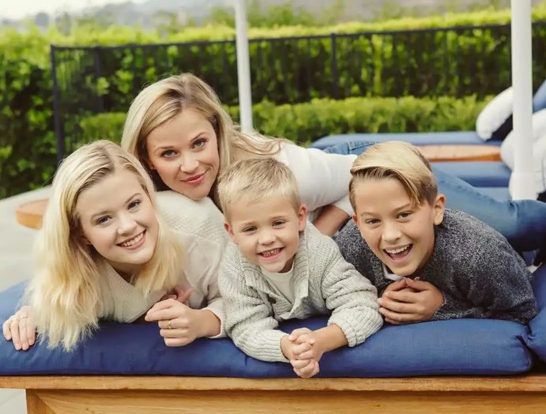 20 xeitos non convencionais de que Reese Witherspoon cria á súa familia 9103_3