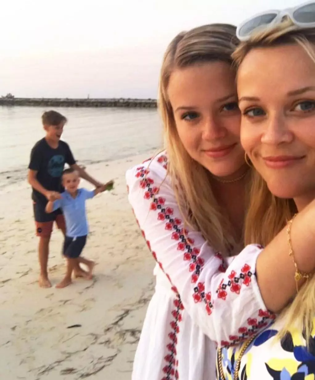 20 modi non convenzionali Reese Witherspoon alleva la sua famiglia 9103_4